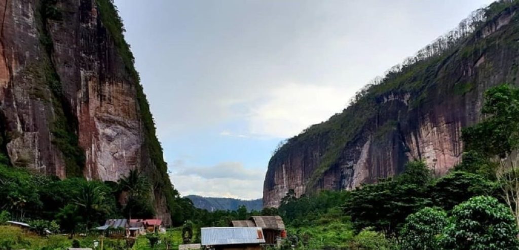 Menakjubkan! Eksplorasi Keindahan Alam Lembah Harau di Sumatra Barat ...
